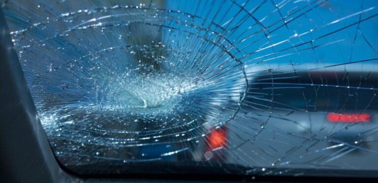 Everything You Need to Know About Spider Cracks and Windshield Crack ...